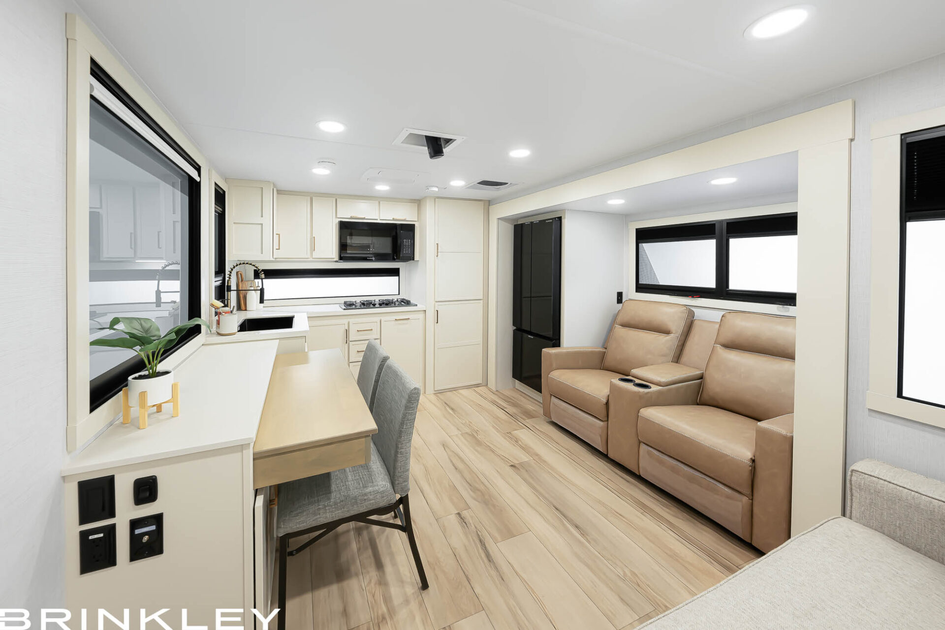 Model I 275 Travel Trailers | Brinkley RV