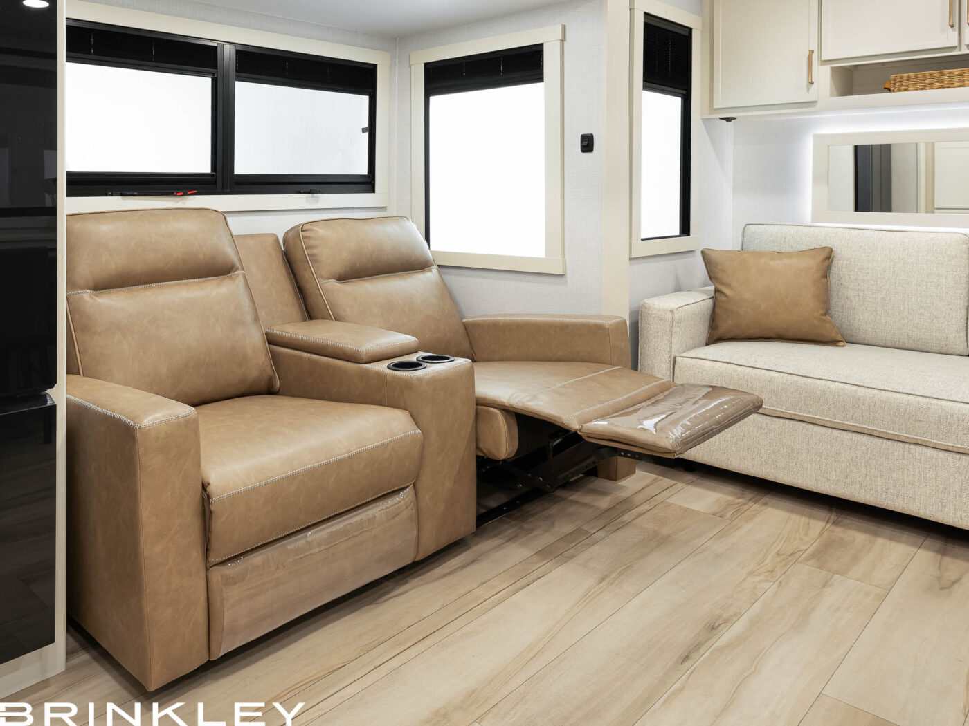 Model I 275 Travel Trailers | Brinkley RV